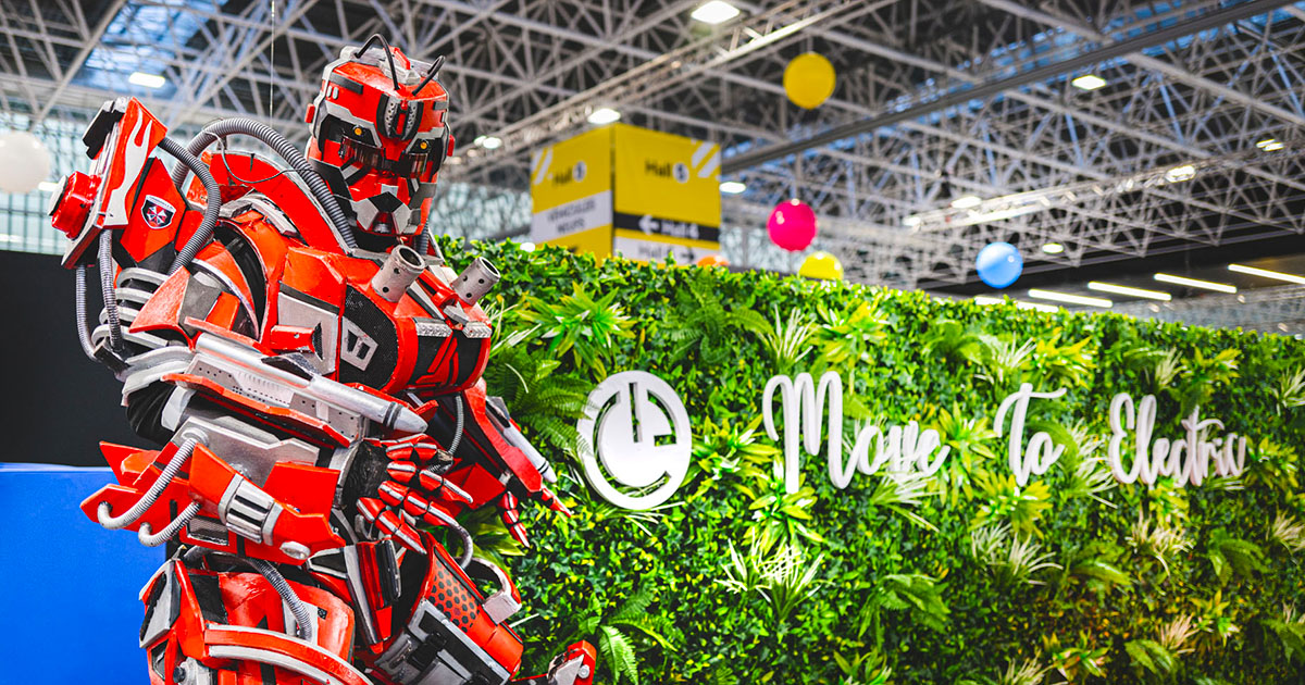 ROBOT GEANT RED BULL - LUMYNIGHT